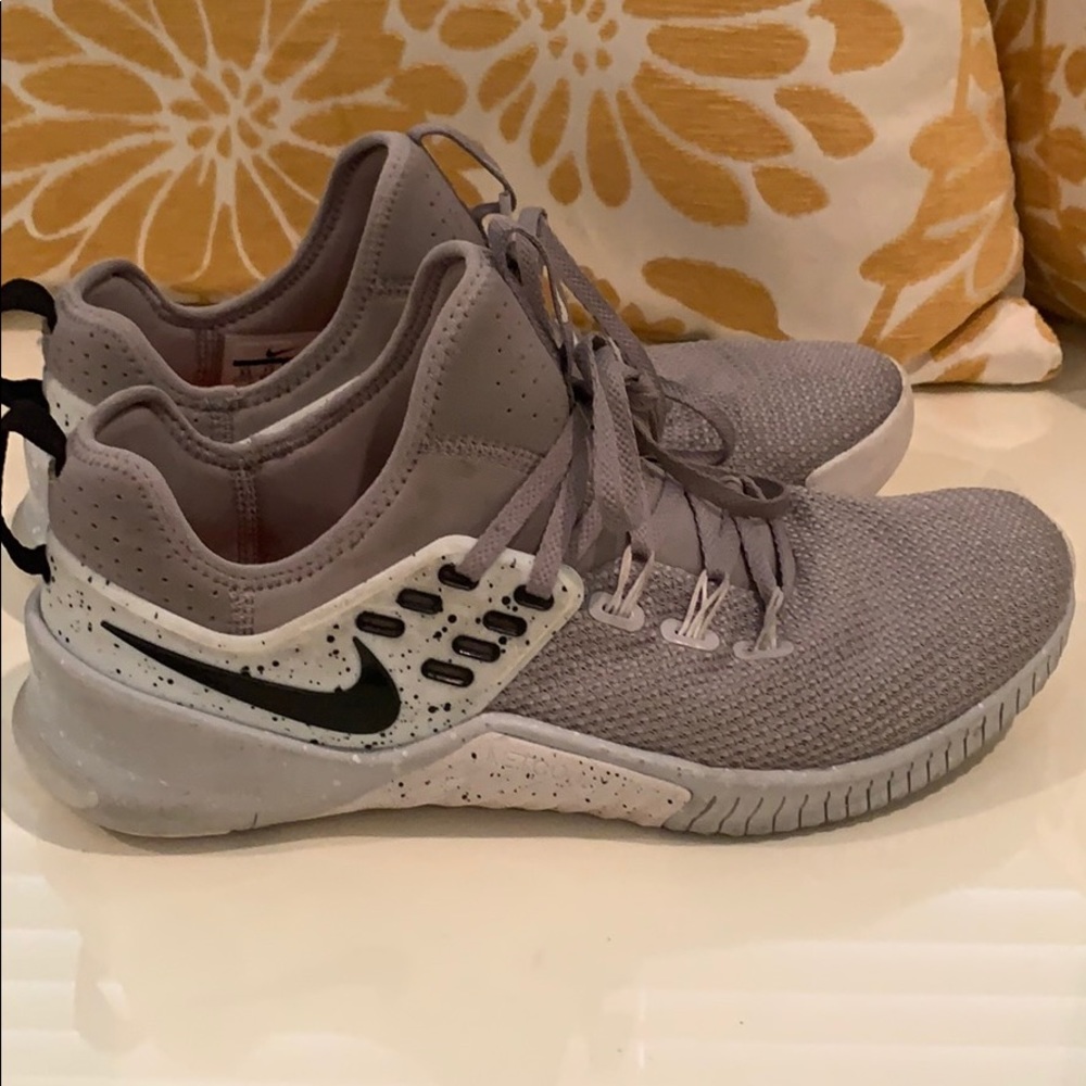 Nike Splatter Painted Shoes - Gem